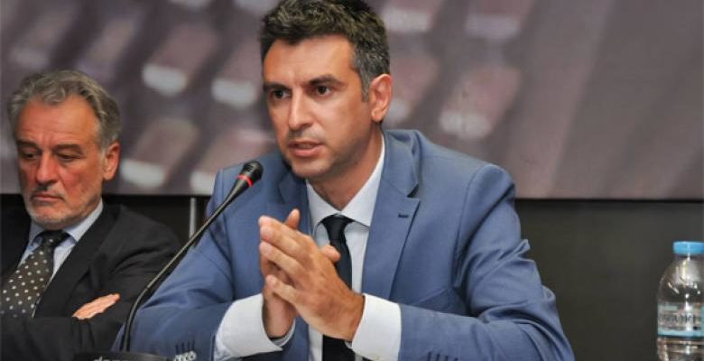 ΓΕΝΙΚΟΣ ΓΡΑΜΜΑΤΕΑΣ ΤΗΣ ΚΥΒΕΡΝΗΣΗΣ ΜΗΤΣΟΤΑΚΗ που υποστηρίζει την ΔΗΘΕΝ ...