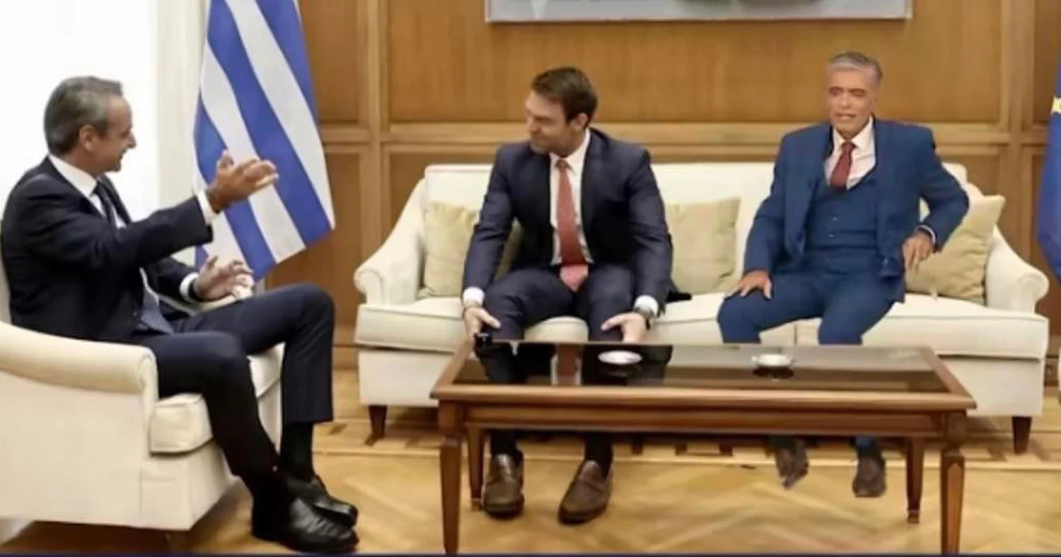 Έγραψε πάλι ο Ευαγγελάτος με τα γραφικά του: Κάθισε στον καναπέ του ...