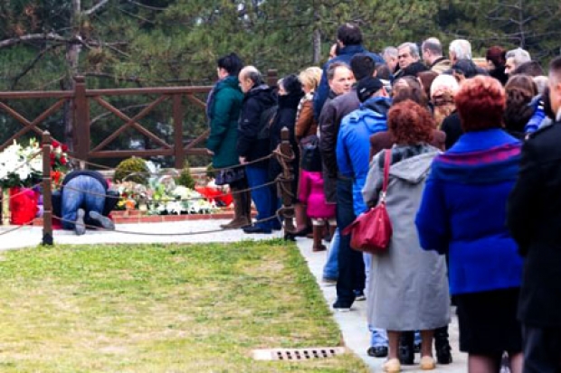 ΤΟ ΣΥΓΧΡΟΝΟ ΘΑΥΜΑ ΤΟΥ ΑΓΙΟΥ ΠΑΪΣΙΟΥ! Δείτε τι έκανε σε ένα 18χρονο στις ...