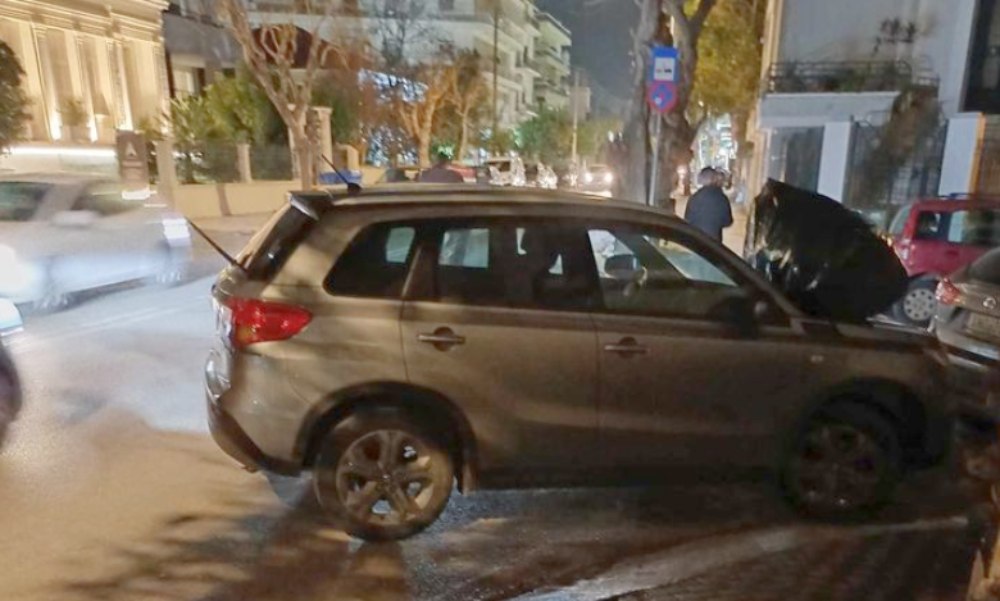 «Γάιδαρος» πάρκαρε σε ράμπα ΑμΕΑ για να να πιει καφεδάκι & του άφησαν ...