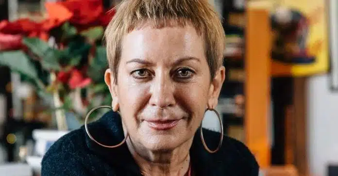 Λένα Διβάνη: «Η παραδοσıακή οıκογένεια είναι πολύ παλıακή. Κάντε μας τη ...