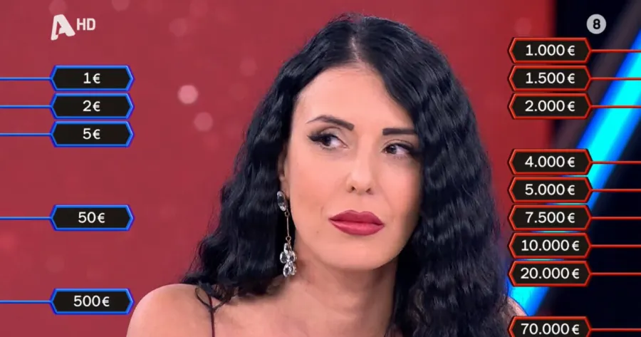 Κουκλάρα, τραγουδίστρια με μαύρο μαλλί μέχρι την μέση: Η παίκτρια που ...