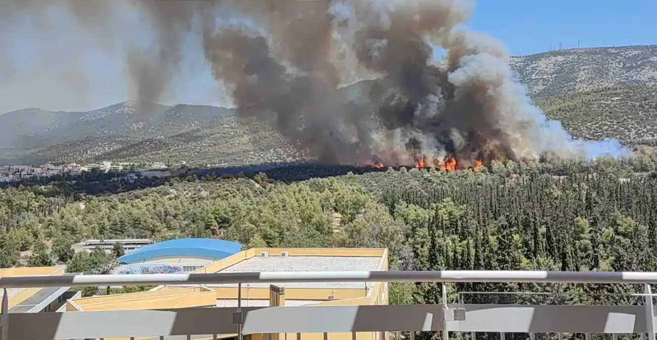 Φωτιά τώρα στους πρόποδες του Υμηττού στην Πολυτεχνειούπολη κοντά στην ...